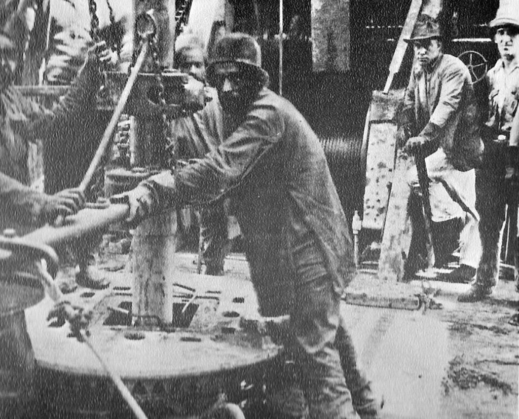 First oil drilling Masjed Soleyman 1908 (Source: Wikimedia Commons ...